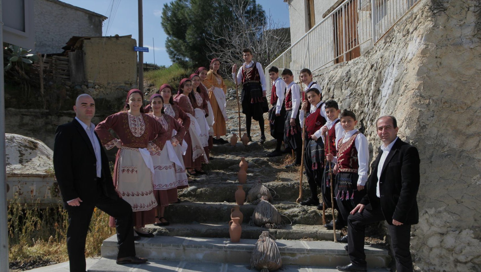 ΑΡΧΙΚΗ - Η ΒΟΥΡΚΑ Μένοικο